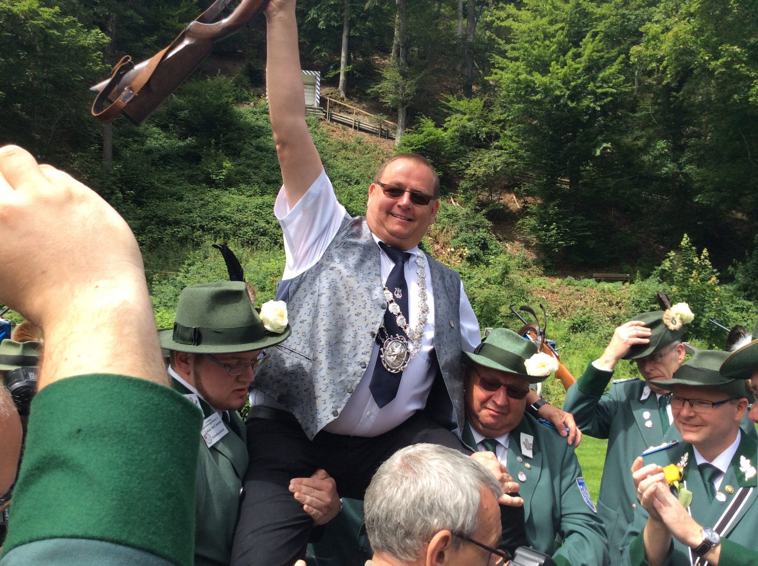 Christian Drees jubelt in Arnsberg