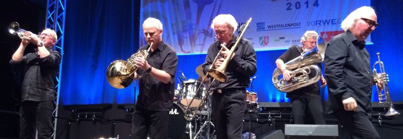 "The Brazz Brothers" laufen in Trilux-Stanzerei zu Höchstform auf