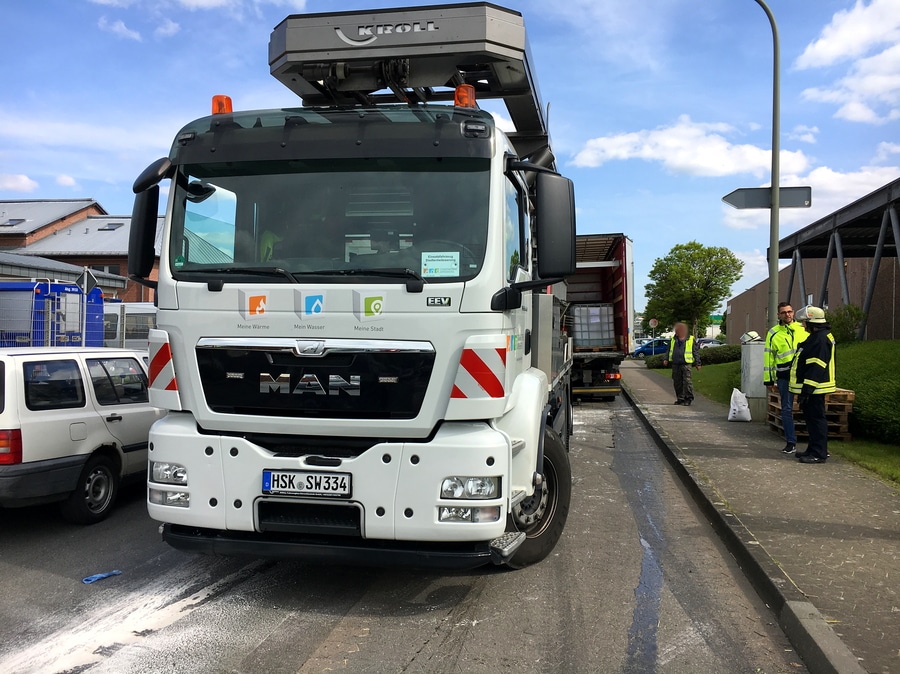 Undichter Lkw - ABC-Einsatz im Niedereimerfeld