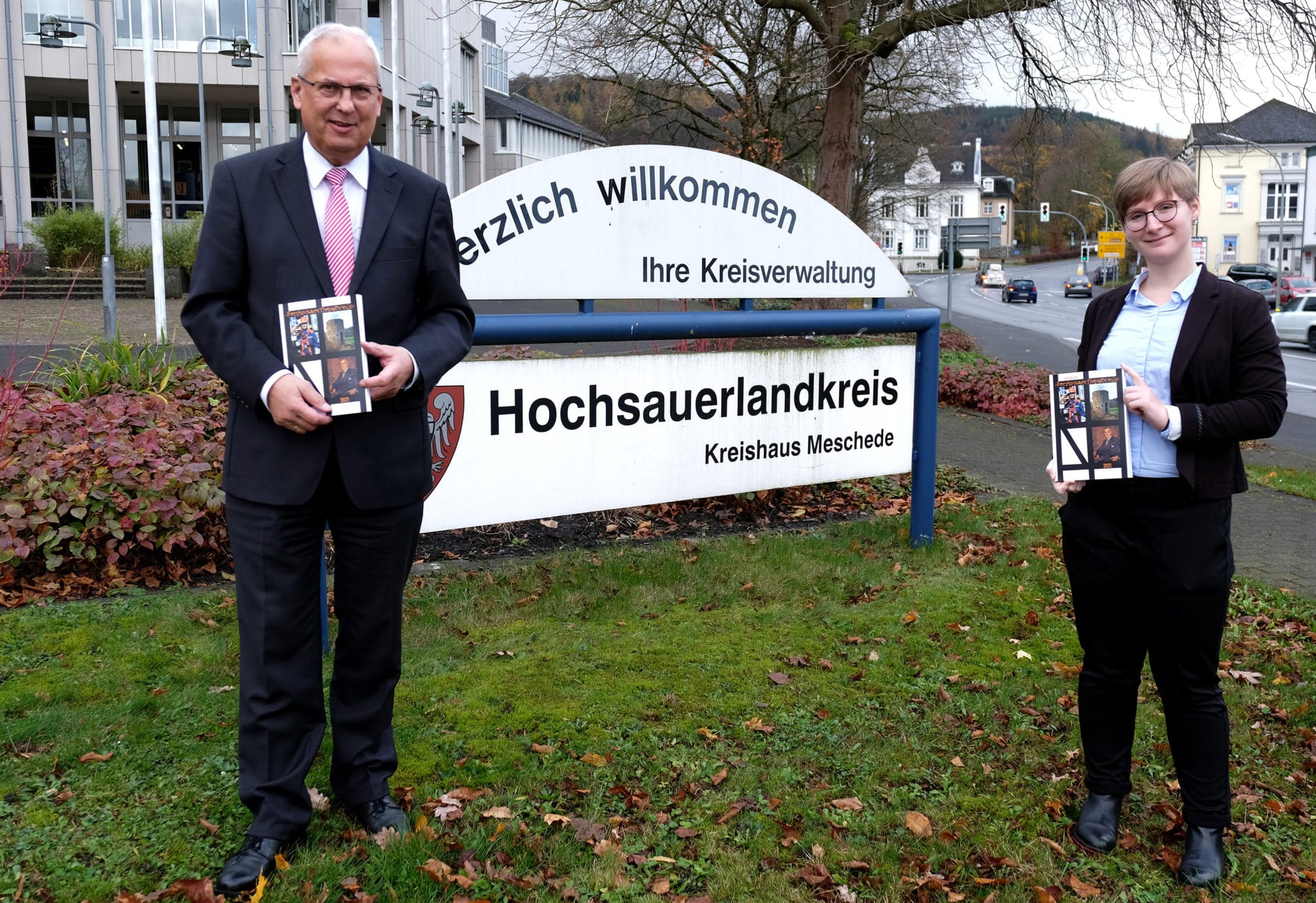 Hochsauerlandkreis stellt neues Jahrbuch vor: Aus Geschichte und Corona ...