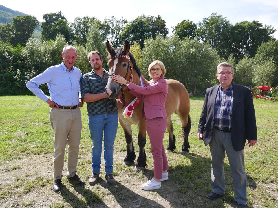 Bundeslandwirtschaftsministerin Julia Klöckner zu Besuch bei Friedrich Merz