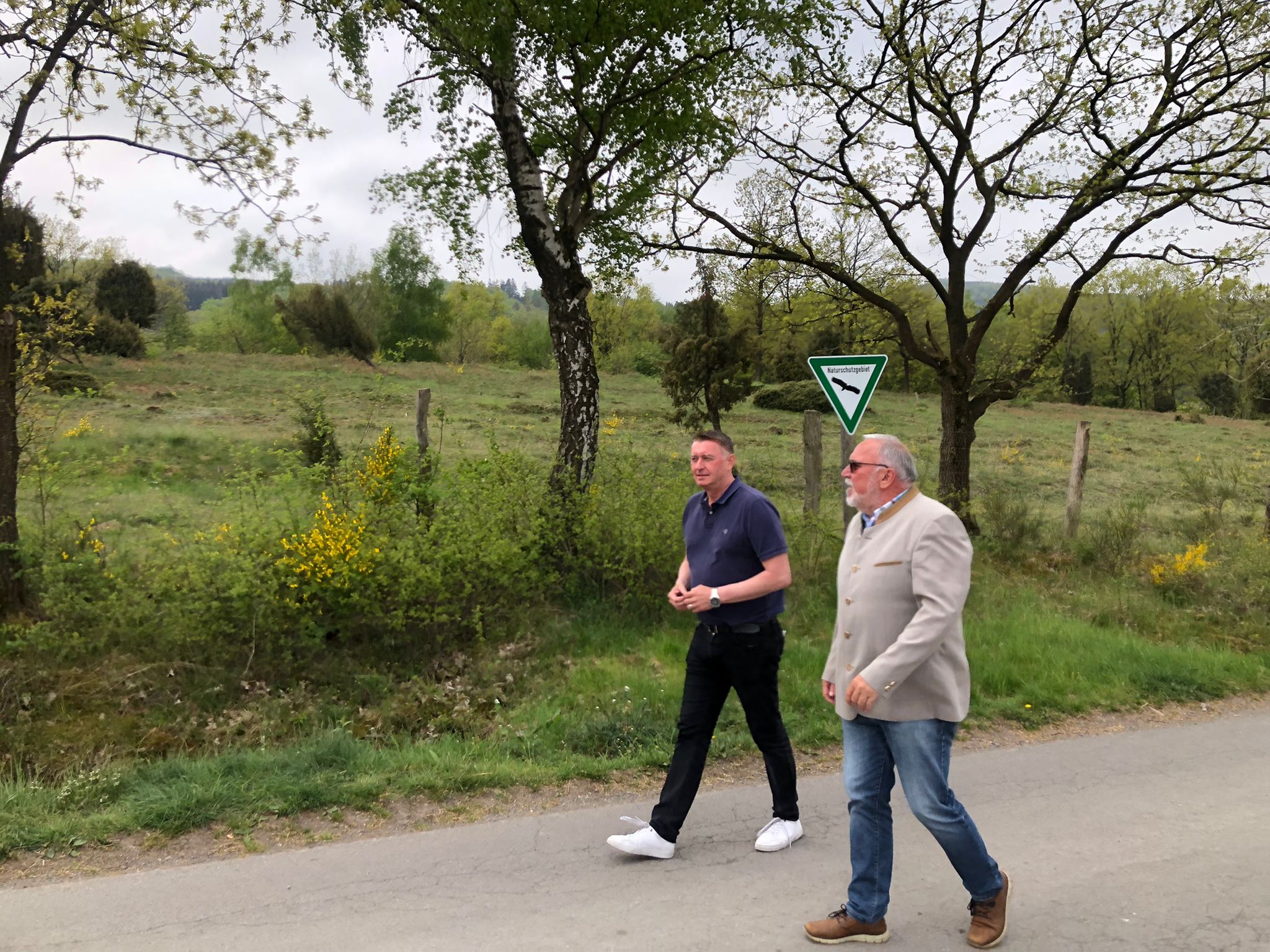 Frank Neuhaus besichtigte das Naherholungsgebiet „Wacholderheide“ im ...