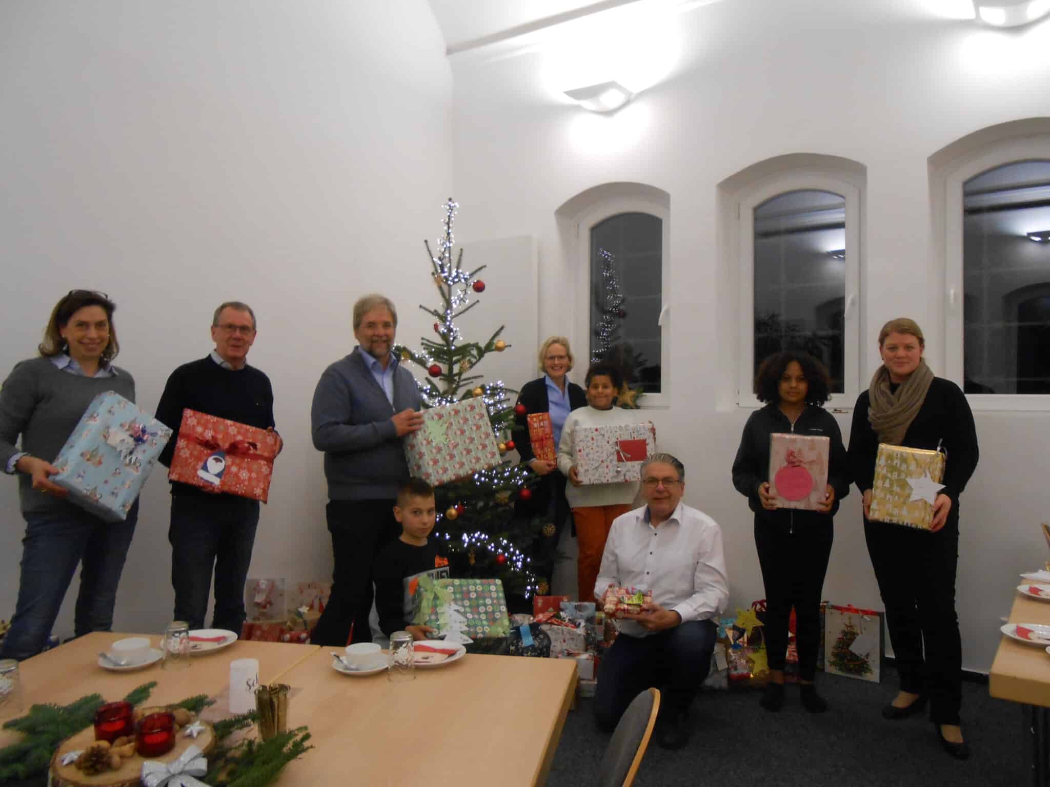 Jägerverein übergibt mehr als 100 Geschenke an Kinder aus Marienfrieden ...