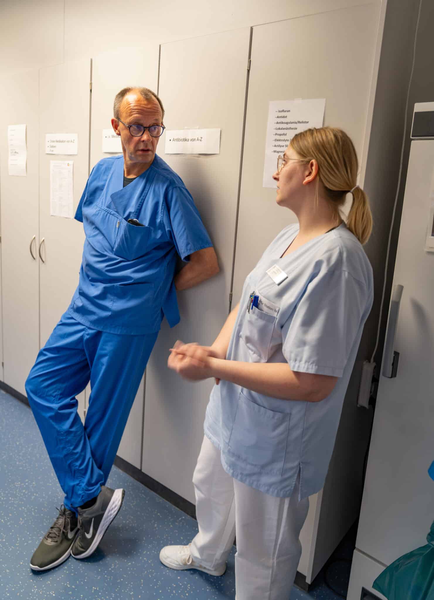 Friedrich Merz begleitet Frühschicht auf der Intensivstation im ...